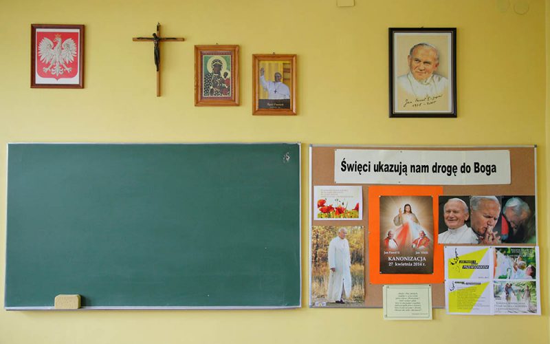 30 lat religii w szkole i co? | Przegląd