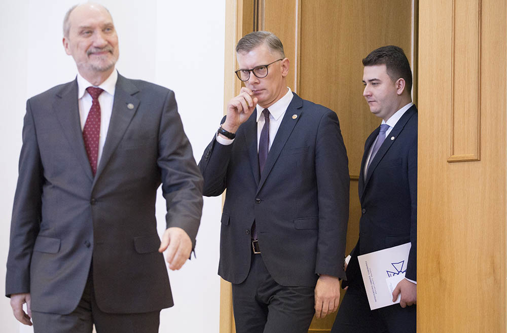 Mitoman bezpieczeństwa narodowego | Przegląd